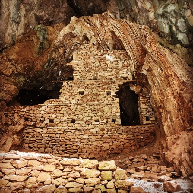 Hiking in the Black Cave Gorge of Evrytania – Olympus Mountaineering