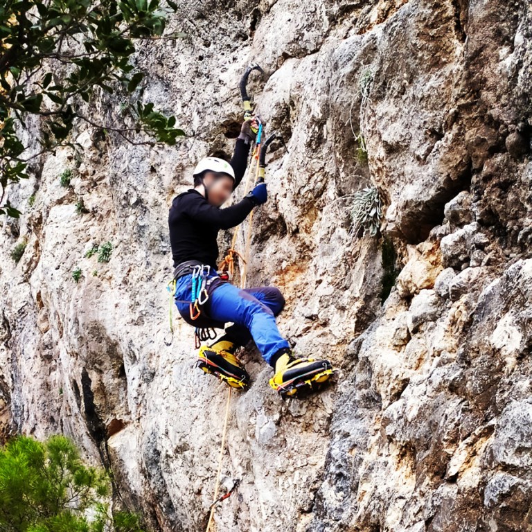 Dry Tooling in Athens – Rizos’ Cave – Olympus Mountaineering