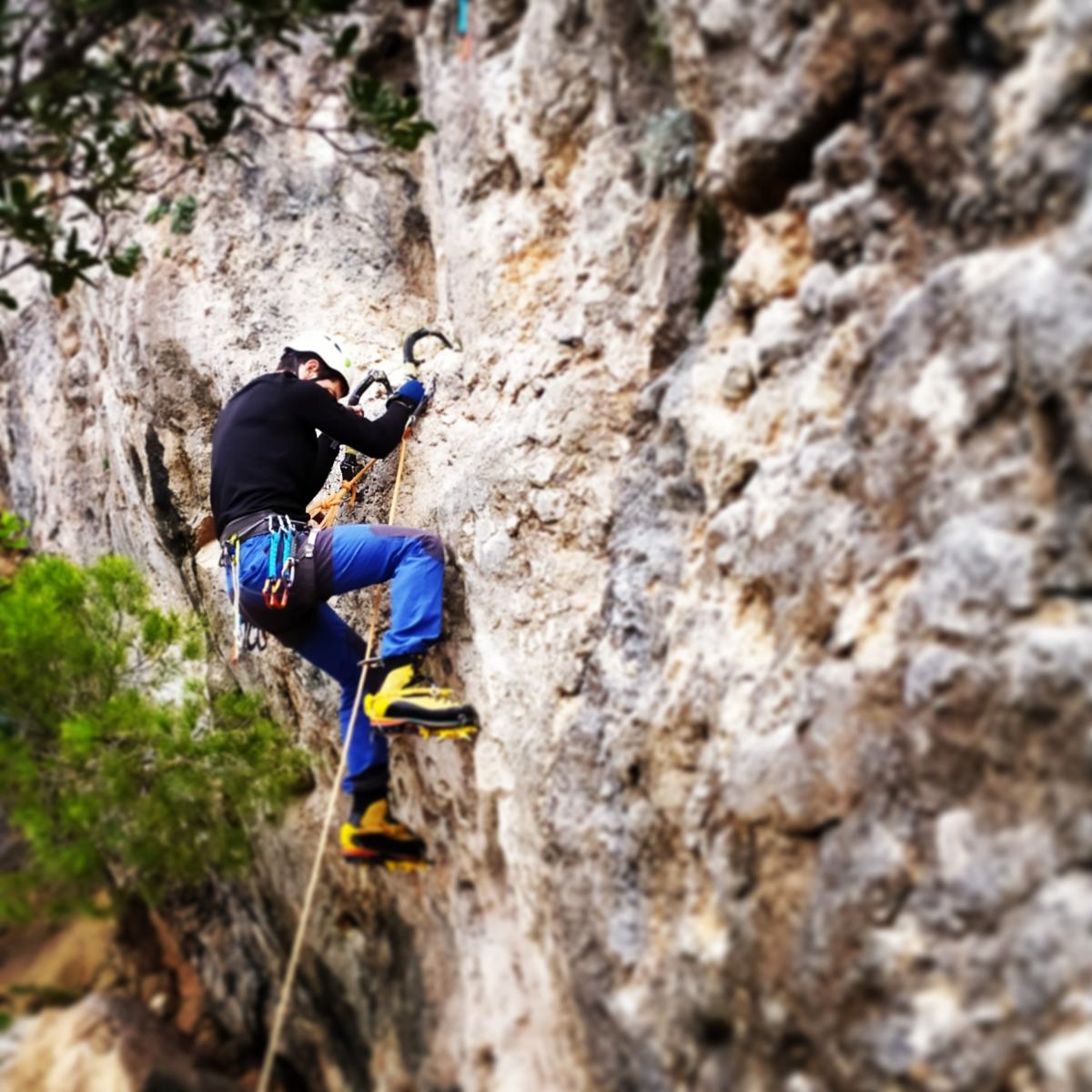 Dry Tooling in Athens – Rizos’ Cave – Olympus Mountaineering